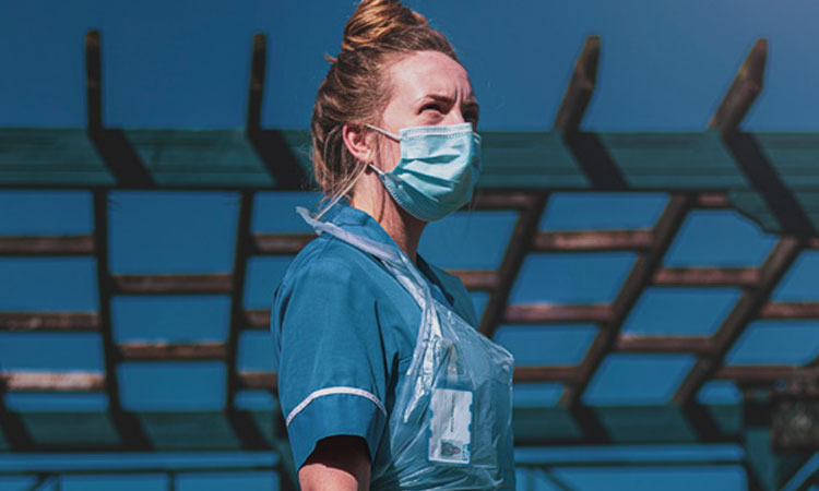 NHS’te doktorların büyük çoğunluğunu Hintliler ve Pakistanlılar ...